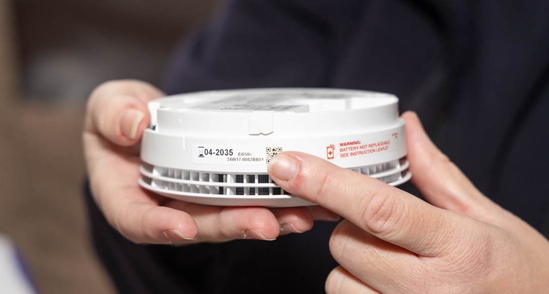 Smoke alarms 10 year lifespan | Kent Fire and Rescue Service